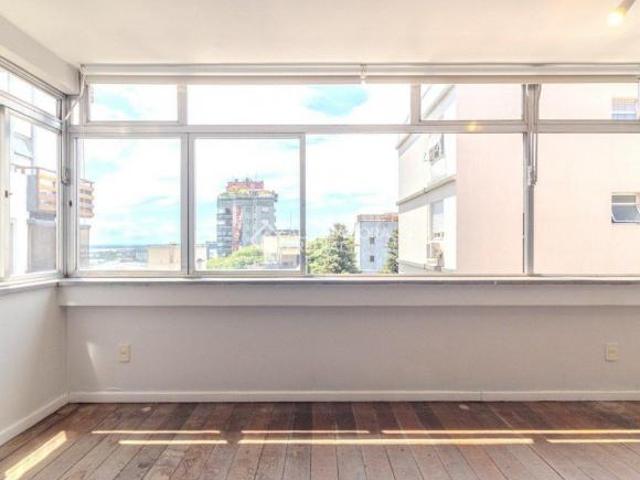 AMPLO E ELEGANTE APARTAMENTO NO MOINHOS DE VENTO!