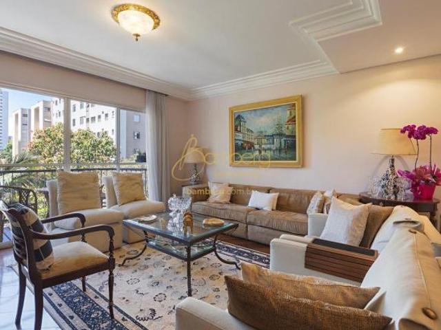 Amplo, Elegante e Pronto para Viver Bem, 2 suítes amplas, 2 vagas, várias varandas