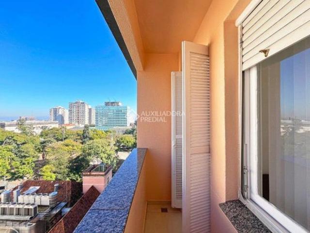 AMPLO EM ANDAR ALTO NA ZONA CENTRAL DE PORTO ALEGRE