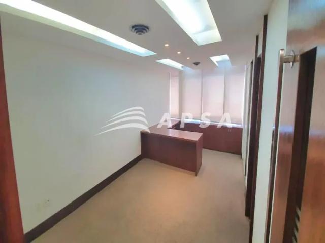 Amplo espaço comercial, no centro do rio, disponível para locação. Com 639m² e em excelente locali
