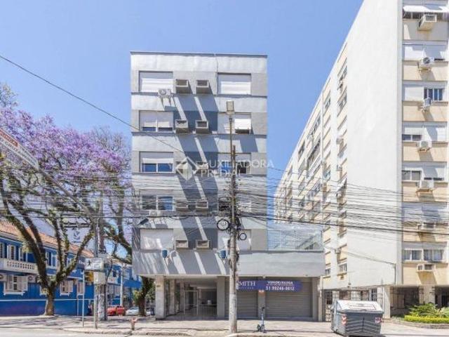 Amplo imóvel gaden, reformado com 4 dormtórios na Av Independência