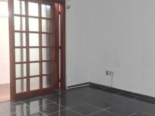 Amplo JK com pátio coberto e com taboão na Cidade Baixa Porto Alegre