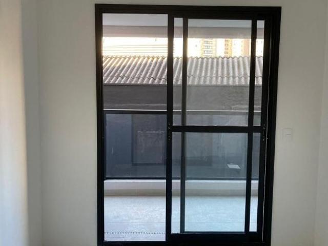 Amplo/ Ótima Localização/ Varanda