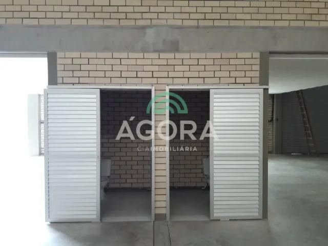 Amplo pavilhão comercial