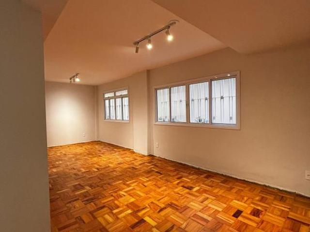 Amplo/ Reformado/ Ótima localização