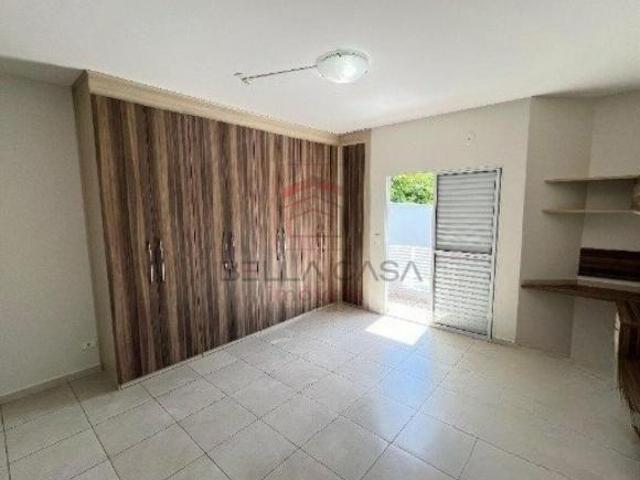 Amplo Sobrado à Venda | 3 Dormitórios 1 Suíte | 2 Vagas | Ótima Localização