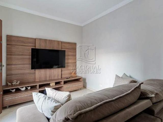 Amplo sobrado com 4 dormitórios e 5 vagas na Vila Lucinda – 239m² construídos