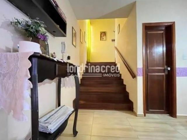 Amplo sobrado com 5 quartos, 2 suítes e área gourmet no Bairro Aeroporto terreno 390 m² e 330 m² de