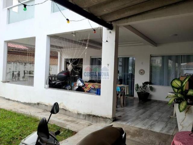 Amplo sobrado com 220m², 4 quartos, 3 suítes e excelente área de garagem