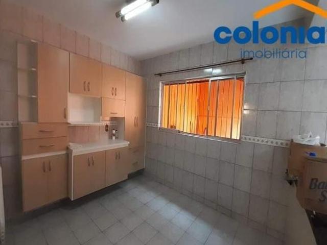 AMPLO SOBRADO COM 3 QUARTOS SENDO 1 SUÍTE, QUINTAL COM BARRACÃO