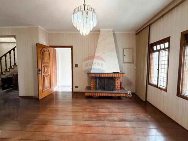 Amplo sobrado com piscina e excelente potencial de valorização próximo ao Horto Florestal