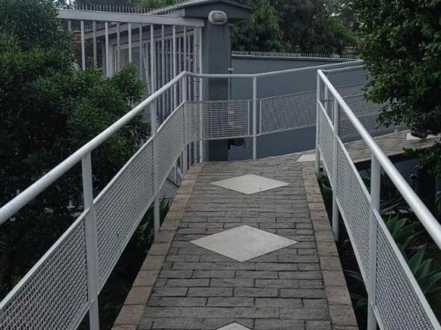 AMPLO SOBRADO CONDOMINIO FECHADO HORTO FLORESTAL/TREMEMBÉ