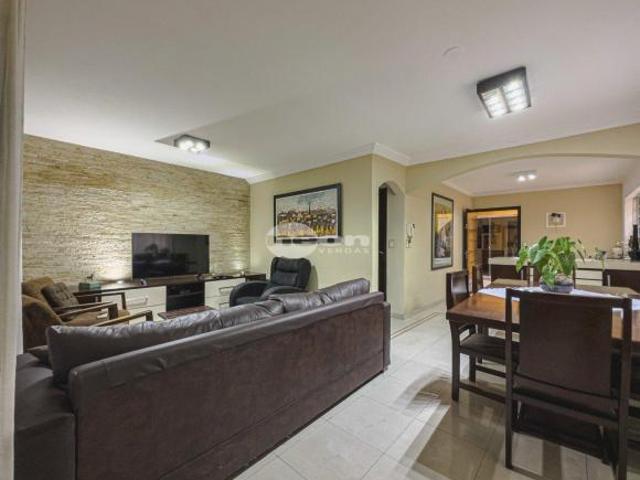 Amplo Sobrado de 160m² com 3 Vagas Excelente Oportunidade na Paulicéia