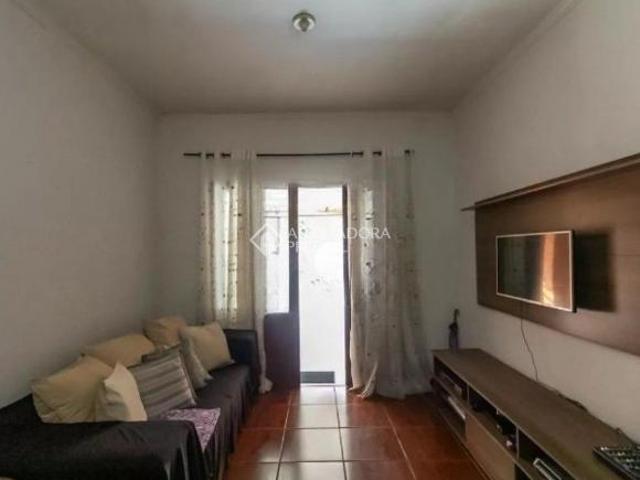 Amplo Sobrado de 213m² com 6 Dormitórios e 5 Suítes Excelente Oportunidade no Taboæo