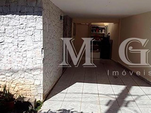 Amplo sobrado de 234m² com 4 dormitórios sendo uma suíte e 2 vagas próximo ao metro Vila Mariana