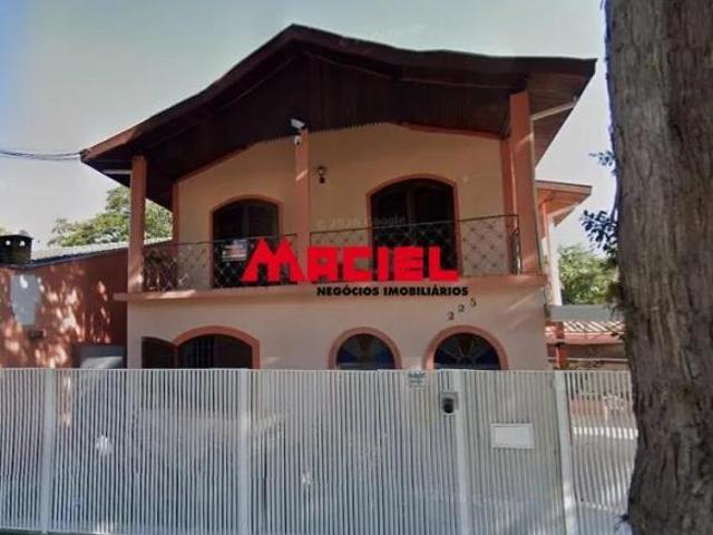 Amplo sobrado em avenida movimentada na zona sul! Terreno de 250m², 6 dormitórios 2 suítes, área g