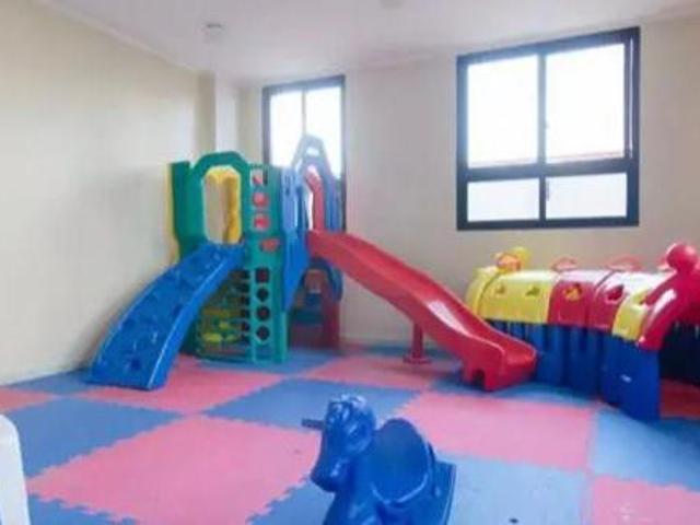 Amplo/Ótima localização/ Varanda