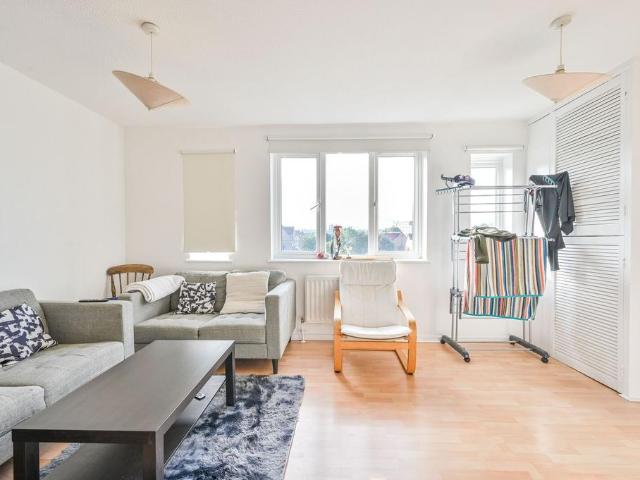 Amsterdam Road, Docklands, London, E14 1 bed flat to rent £1,750 pcm £404 pw