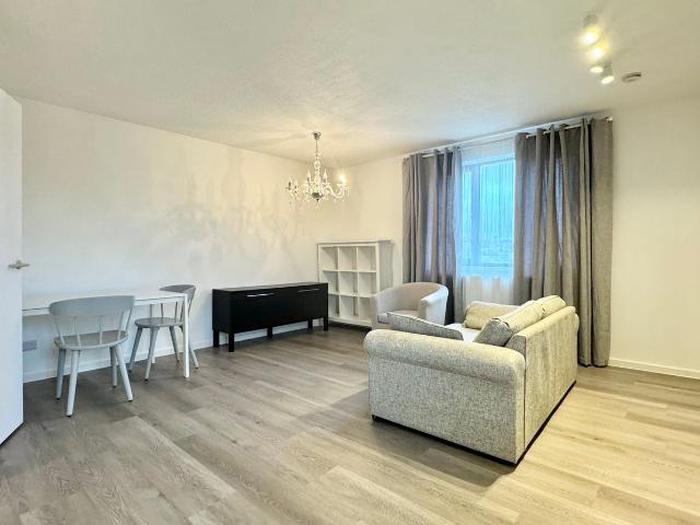 Amsterdam Road, London E14, 1 bed flat to rent, £1,900 pcm | PrimeLocation