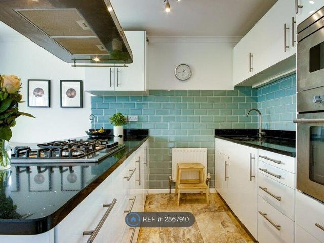 Amsterdam Road, London E14, 1 bed flat to rent, £1,900 pcm | PrimeLocation