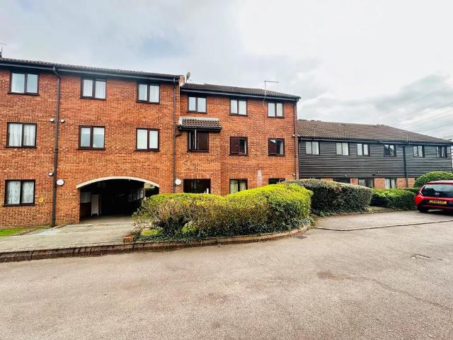 Amwell Court, Hoddesdon EN11 1 bed maisonette to rent £1,175 pcm £271 pw
