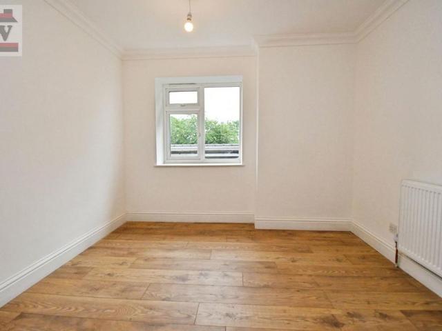 Amwell House, The Woodlands, TW7