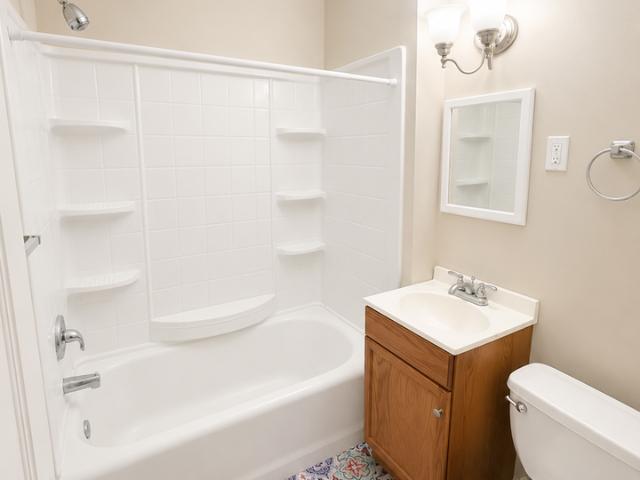 Amy Court Apartments 2 Bedroom Apartment for Rent at 137 N 33rd St, Omaha, NE 68131 Gifford Park