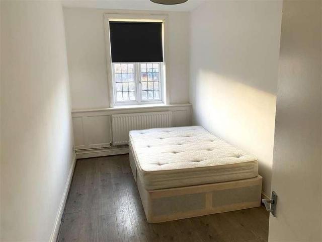 Amy Road, Oxted, RH8