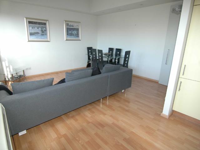 An amazing one bedroom apartment with gym and concierge in Old Street