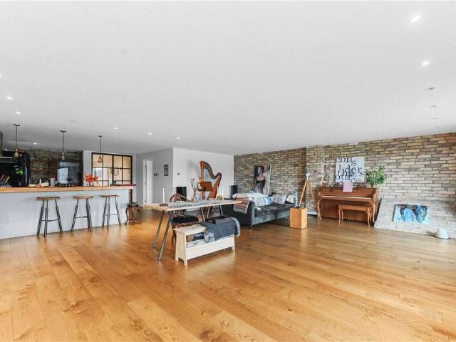 An apartment in Gun House with two bedrooms, two bathrooms and river views