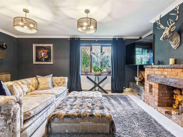 An attractive five bed detached property in an enviable country, yet convenient setting overlooking about fields