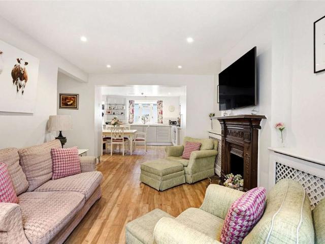 An elegant, five bedroom townhouse boasting a 56 ft private garden and eligibility for the access to the garden square moments from the iconic Kings Road SW3