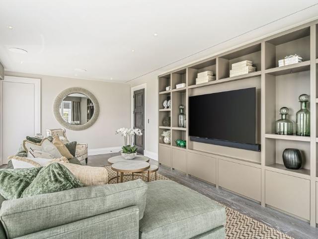 An Elegant Two Bedroom Apartment Overlooking Cadogan Square