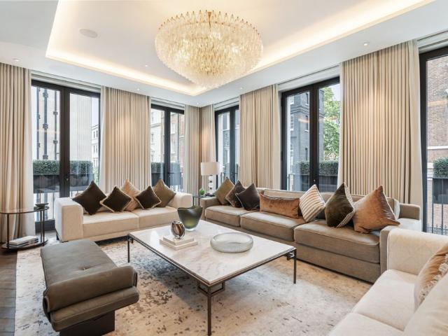 An Elegant Three Bedroom Apartment with Porter and Lift on Curzon Street, Mayfair