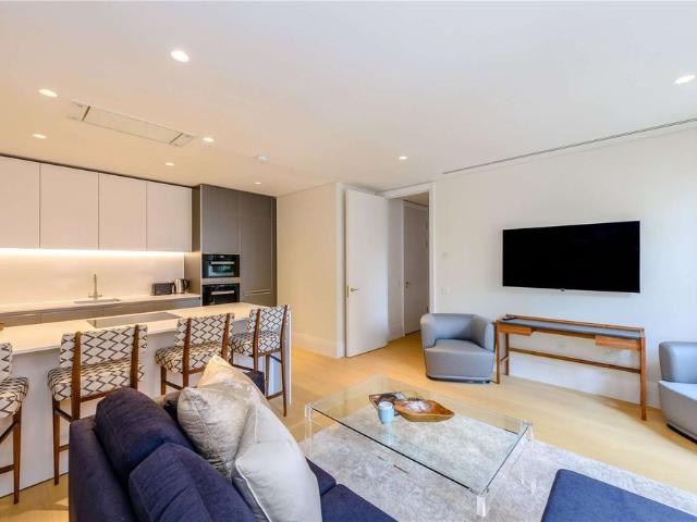 An excellent one bedroom flat situated on the ground floor of this prestigious development in Kensington