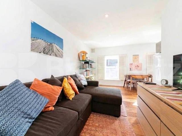 An excellent one double bedroom apartment set within an attractive period conversion, located on a quiet and sought after residential street in Cricklewood