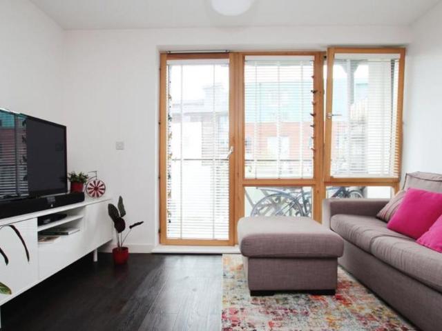 An excellent two bed property within a stones throw of Temple Meads and the city centre