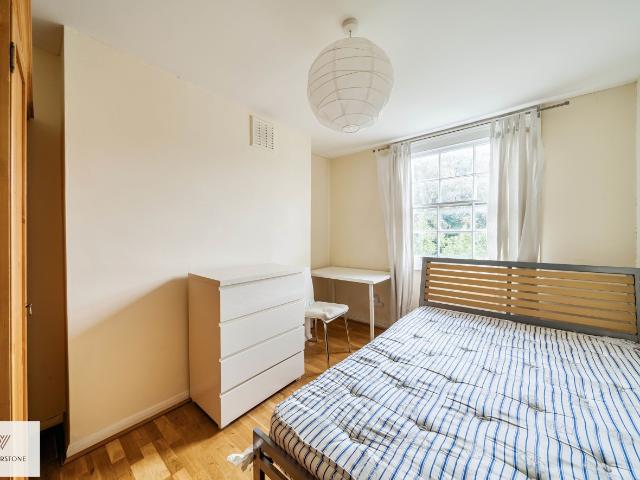 An excellent two bedroom apartment with outside space, close to Kings Cross Station