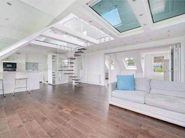 An exceptional three bedroom split level penthouse conversion flat with the most spectacular views of London