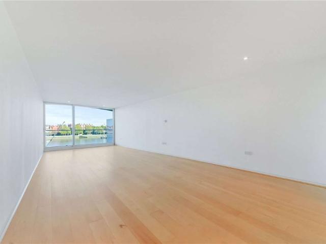 An exceptional two bedroom apartment in the iconic Albion Riverside development
