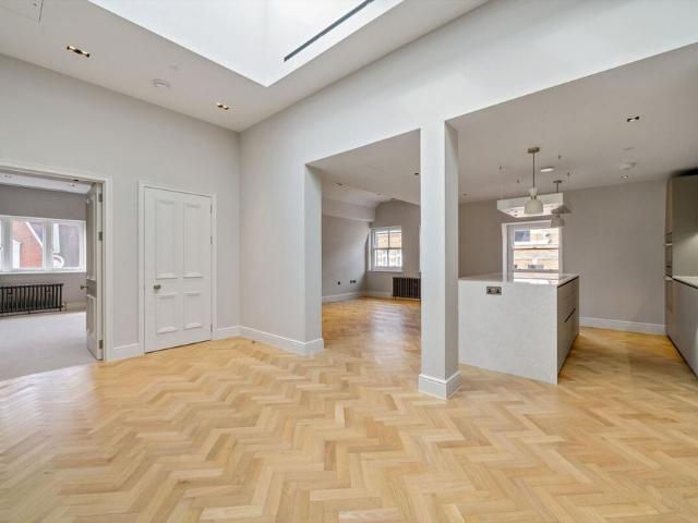 An exceptional two bedroom apartment to rent in Kensington, W8 with on site concierge
