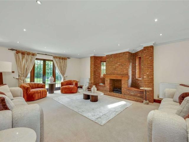 An exceptional four bedroom detached family home set on one of Windlesham’s most prestigious residential roads