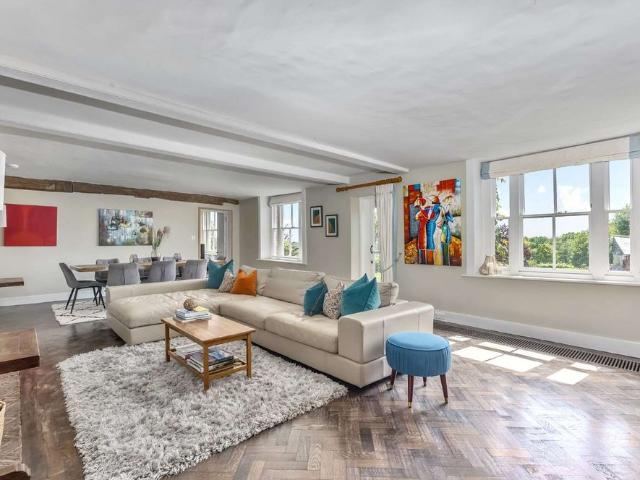 An exceptional Grade II listed home with panoramic views across the Weald