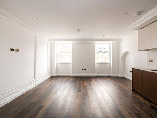 An exceptional one bedroom apartment situated on the third floor of a fully refurbished portered building with lift access in the heart of Mayfair, moments from Green Park and Berkeley Square
