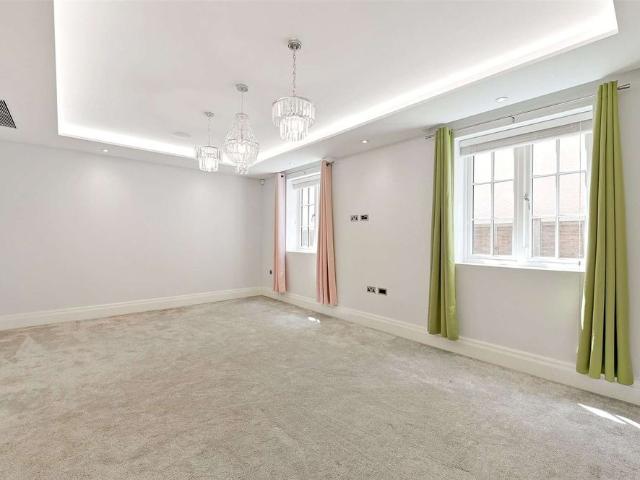 An exceptional six bedroom detached residence which is located on one of Ickenham’s most prestigious and private roads. Available Now on an unfurnished basis