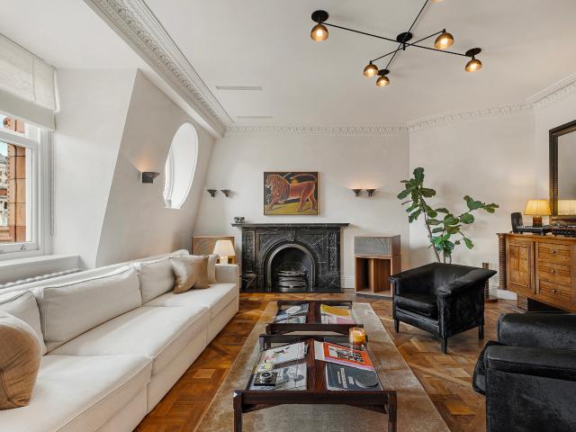 An exceptionally rare retreat on one of Mayfair’s most iconic streets