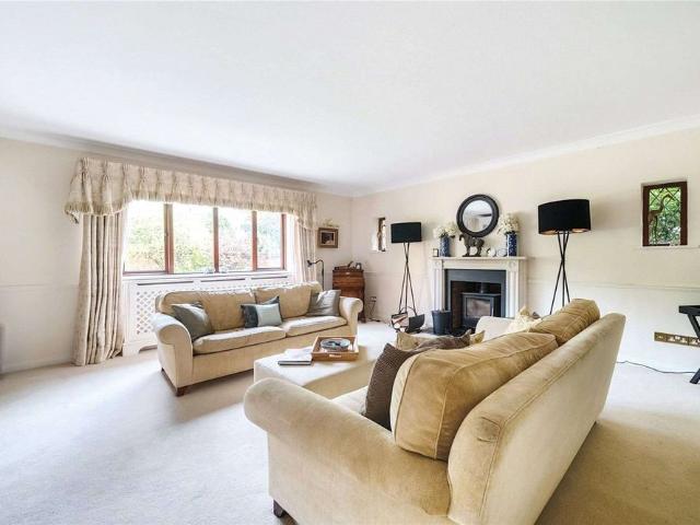 An extended South facing detached family home, tucked away in the heart of Nettlebed, with country walks on your doorstep