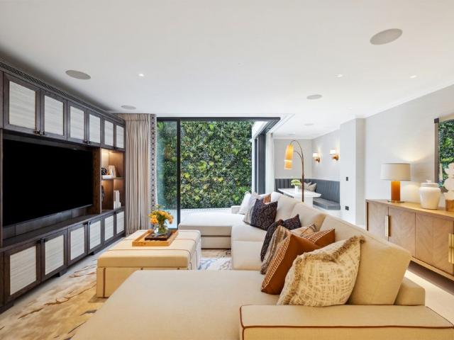 An extraordinary detached mansion overlooking Belgrave Square
