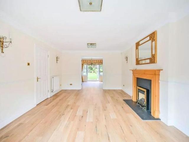 An immaculate four bedroom detached family house in the heart of Coombe