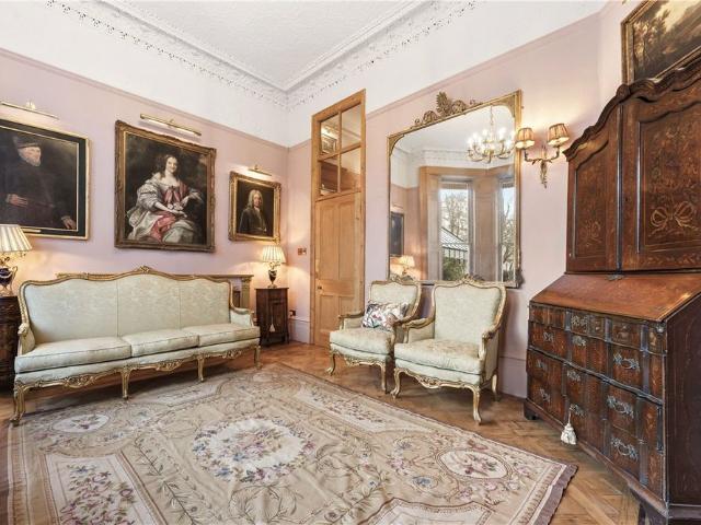 An immaculate two bedroom flat situated on the raised ground floor of this beautiful west facing period building typical of the square. EPC rating: D